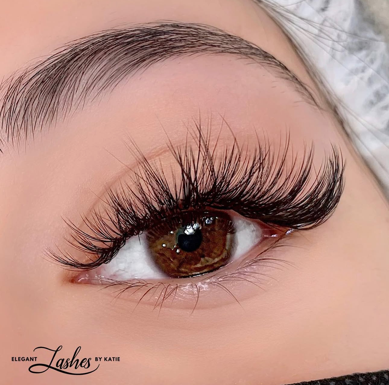 Lash Extension Services Orange County | Volume, Classic, Hybrid Lashes | Elegant Lashes by Katie